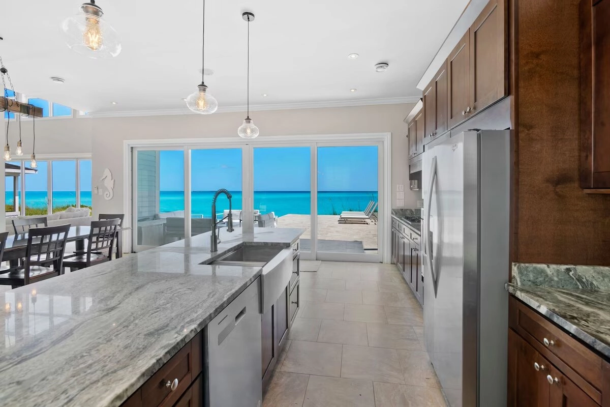 Shades of Blue: Luxurious Beachfront Villa in Little Exuma