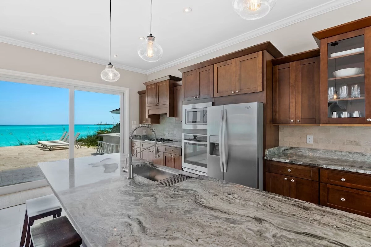 Shades of Blue: Luxurious Beachfront Villa in Little Exuma