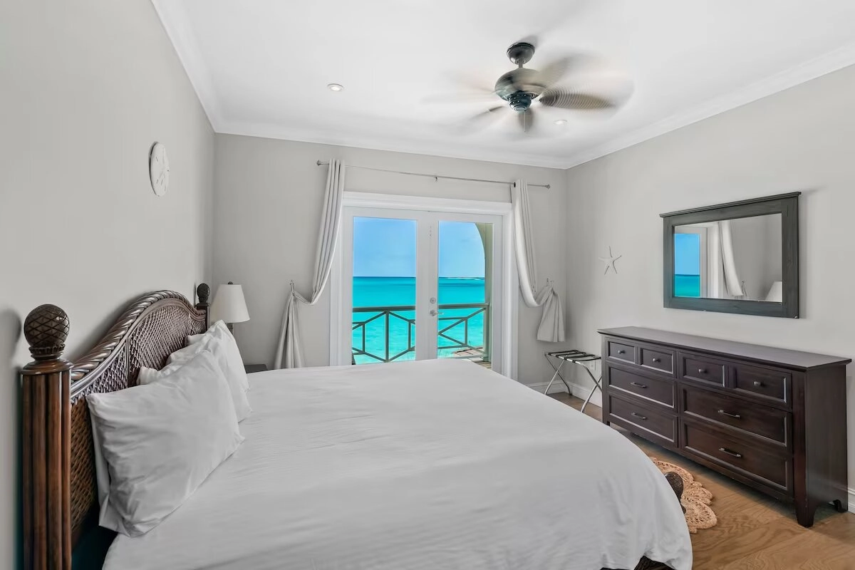 Shades of Blue: Luxurious Beachfront Villa in Little Exuma