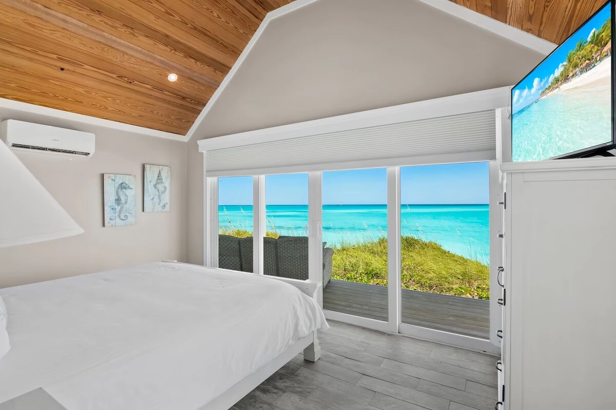 Shades of Blue: Luxurious Beachfront Villa in Little Exuma