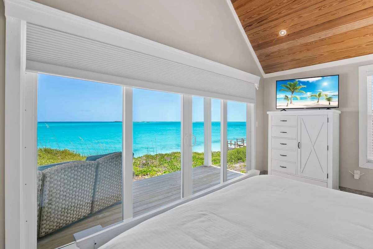 Shades of Blue: Luxurious Beachfront Villa in Little Exuma