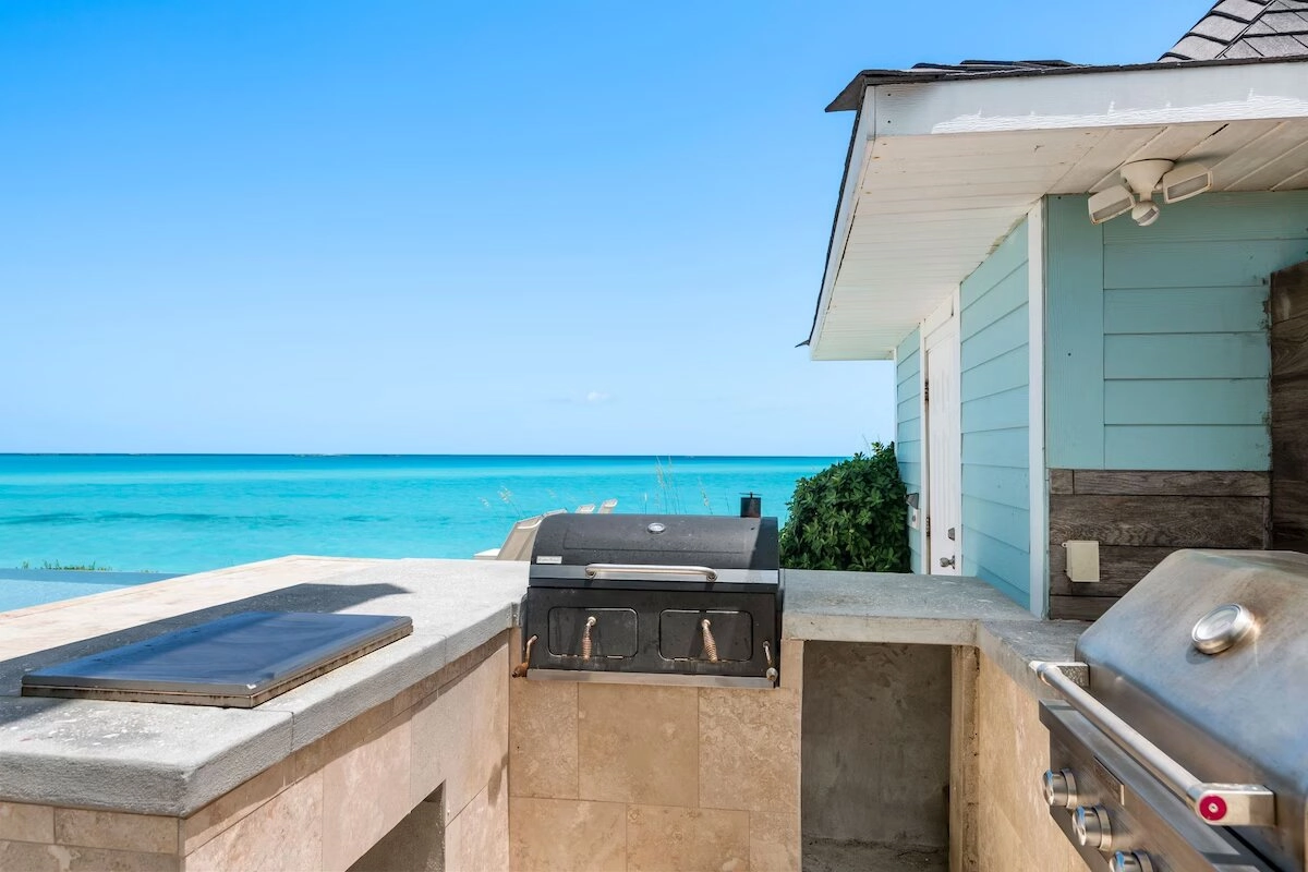 Shades of Blue: Luxurious Beachfront Villa in Little Exuma