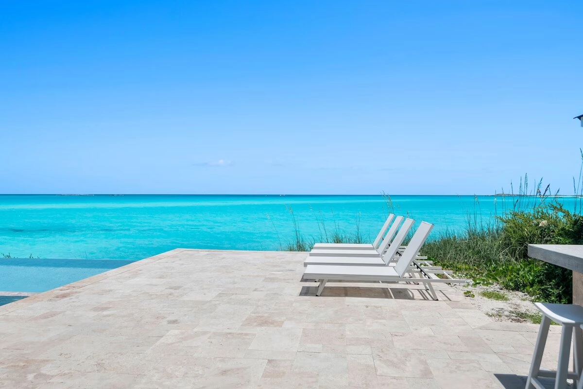 Shades of Blue: Luxurious Beachfront Villa in Little Exuma