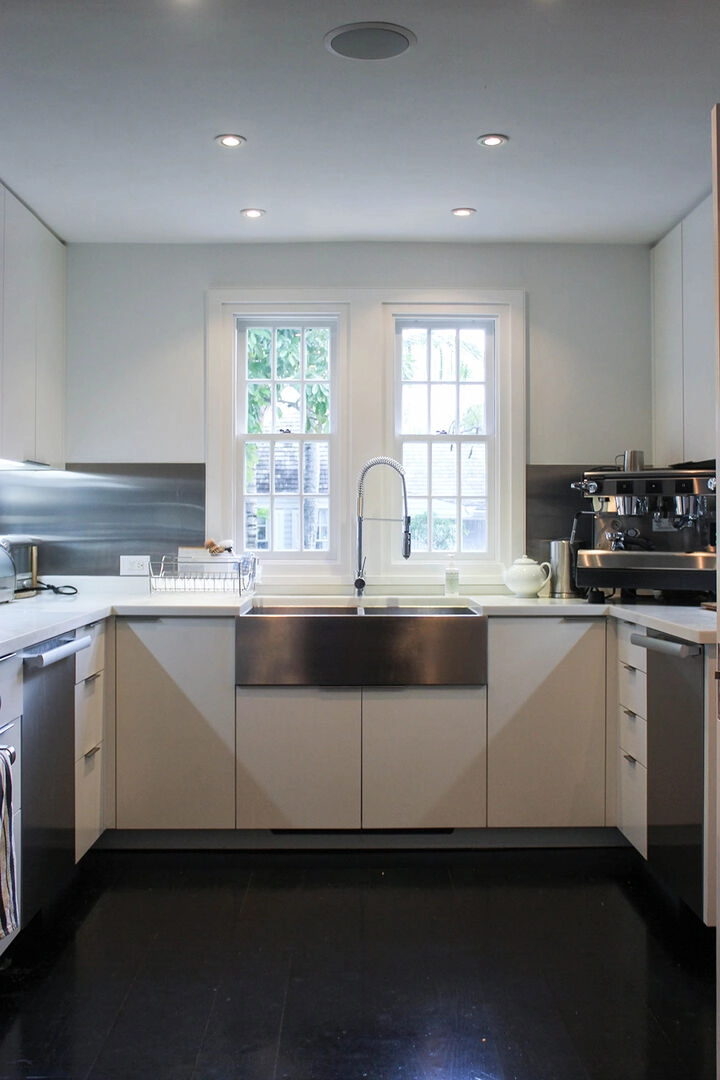 Java House Harbour Island: Historic Luxury for 17 Guests