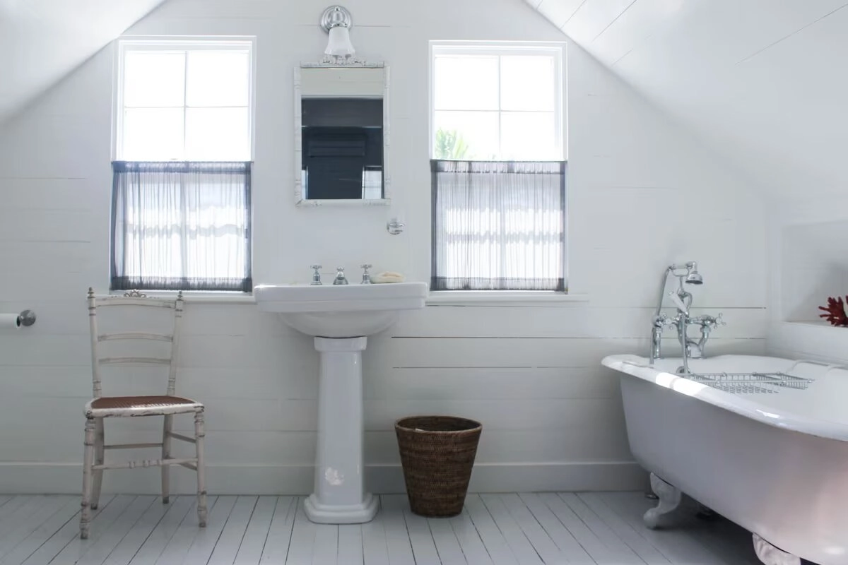 Java House Harbour Island: Historic Luxury for 17 Guests