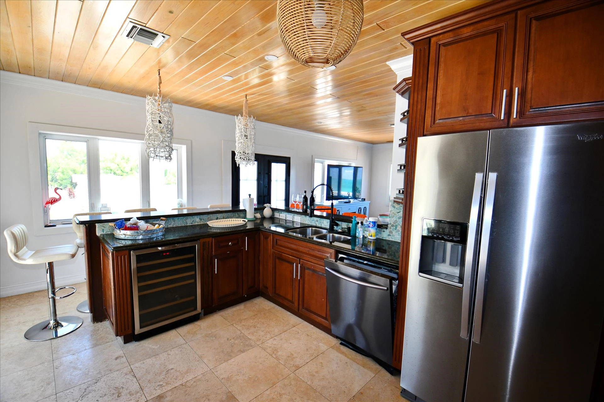 The Perky Pelican: Oceanfront Luxury Home in Marsh Harbour