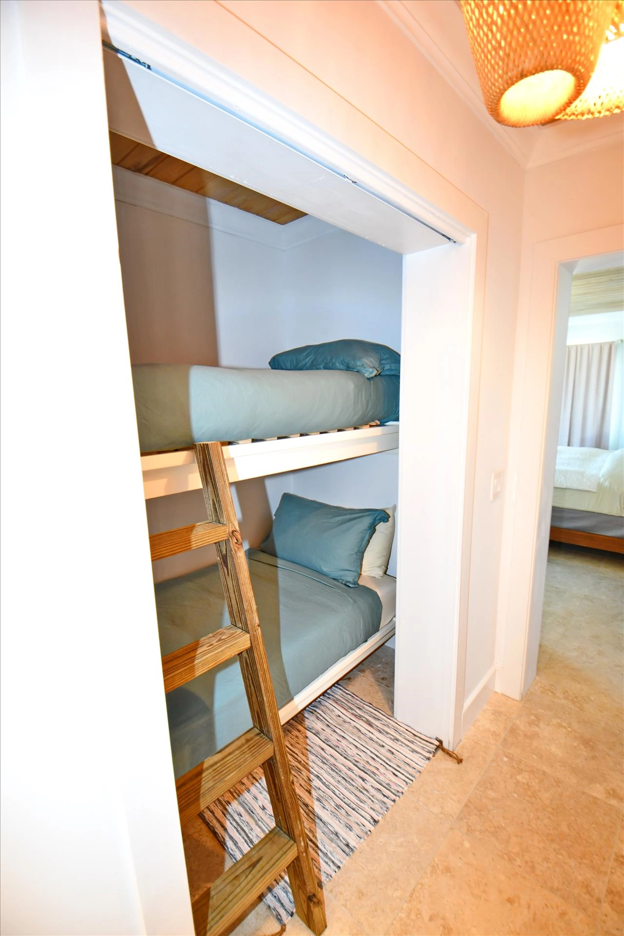 The Perky Pelican: Oceanfront Luxury Home in Marsh Harbour