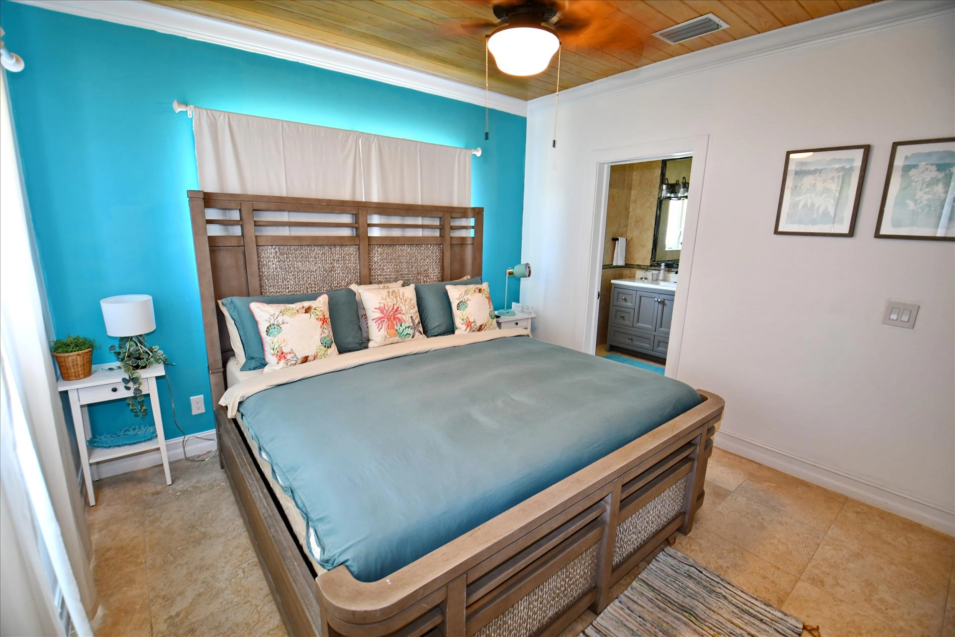 The Perky Pelican: Oceanfront Luxury Home in Marsh Harbour