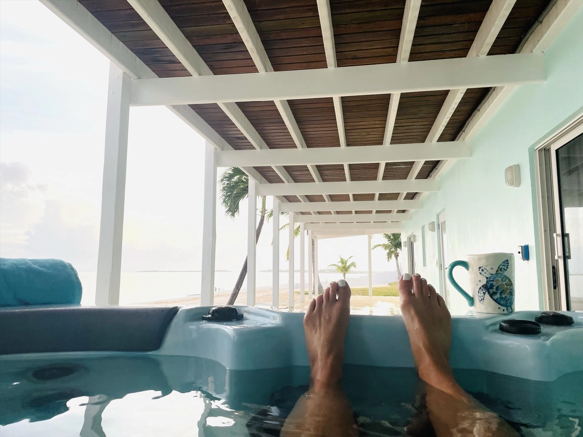 The Perky Pelican: Oceanfront Luxury Home in Marsh Harbour