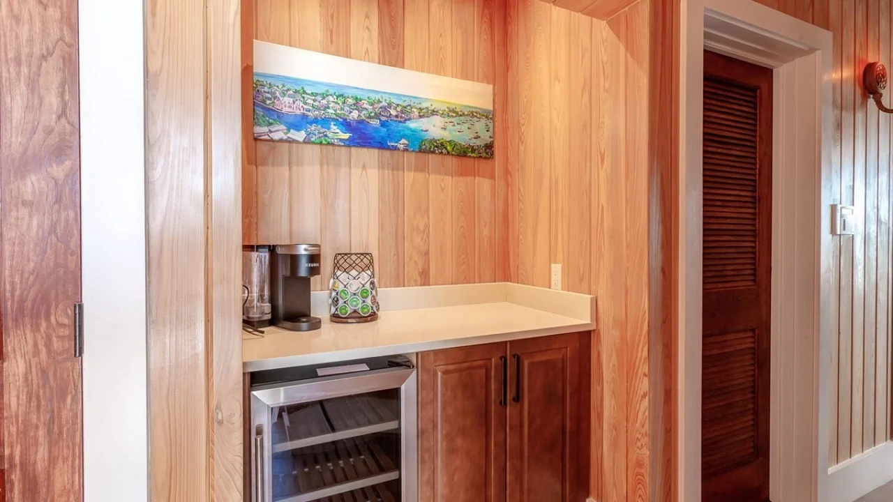 Breezy Palms: Secluded Luxury Villa in Elbow Cay, Abaco