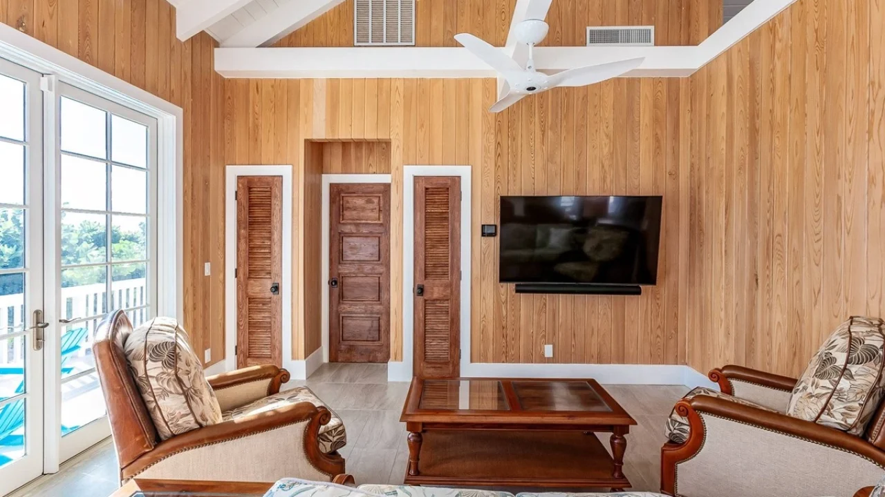 Breezy Palms: Secluded Luxury Villa in Elbow Cay, Abaco