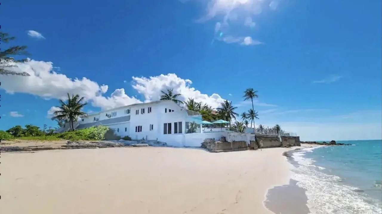 Cable Beach House: Stunning Beachfront Home in Nassau