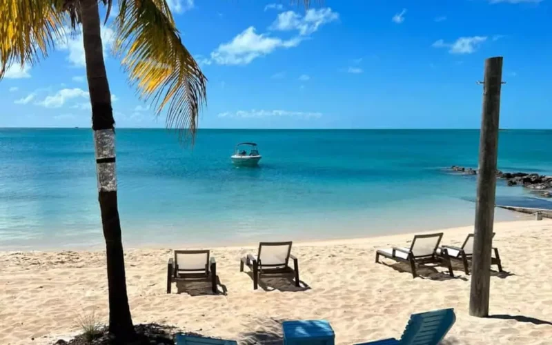 Grotto Bay: Beachfront Villa in Long Island, Bahamas