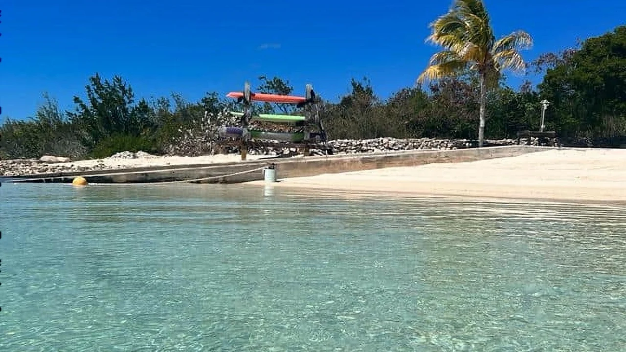 Grotto Bay: Beachfront Villa in Long Island, Bahamas