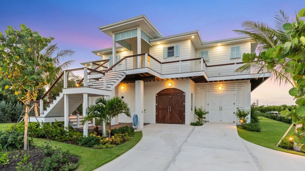 Incommunicado: Luxurious Hope Town Villa with Ocean Views