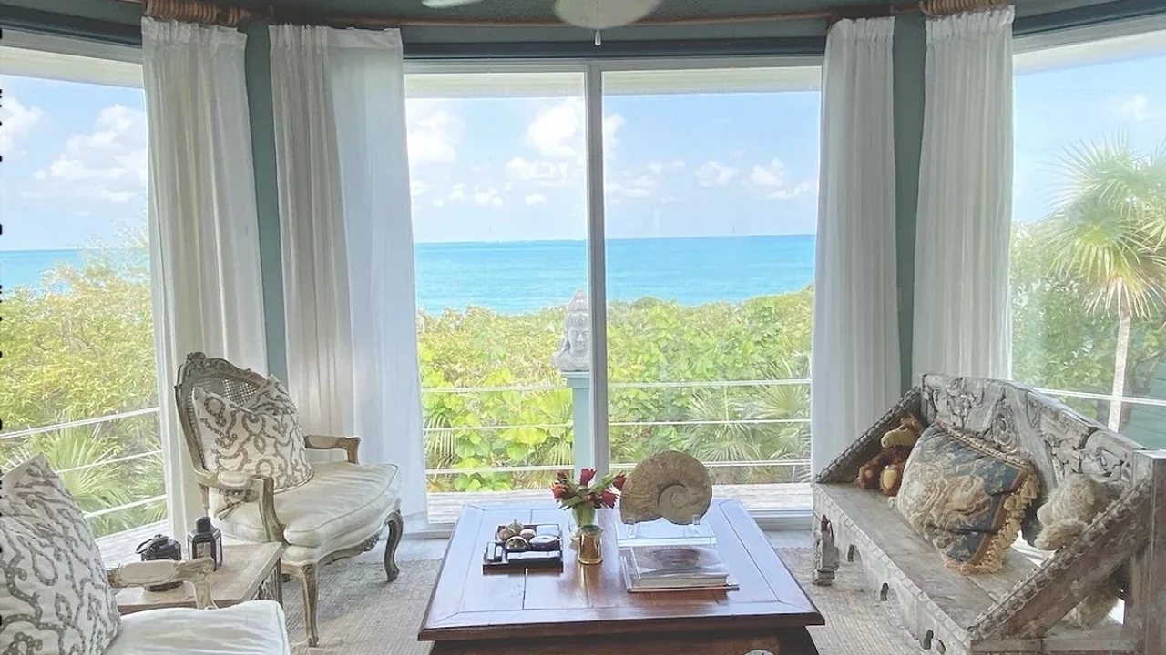 Sugar Beach Villa: Exquisite Beachfront Estate in Little Exuma
