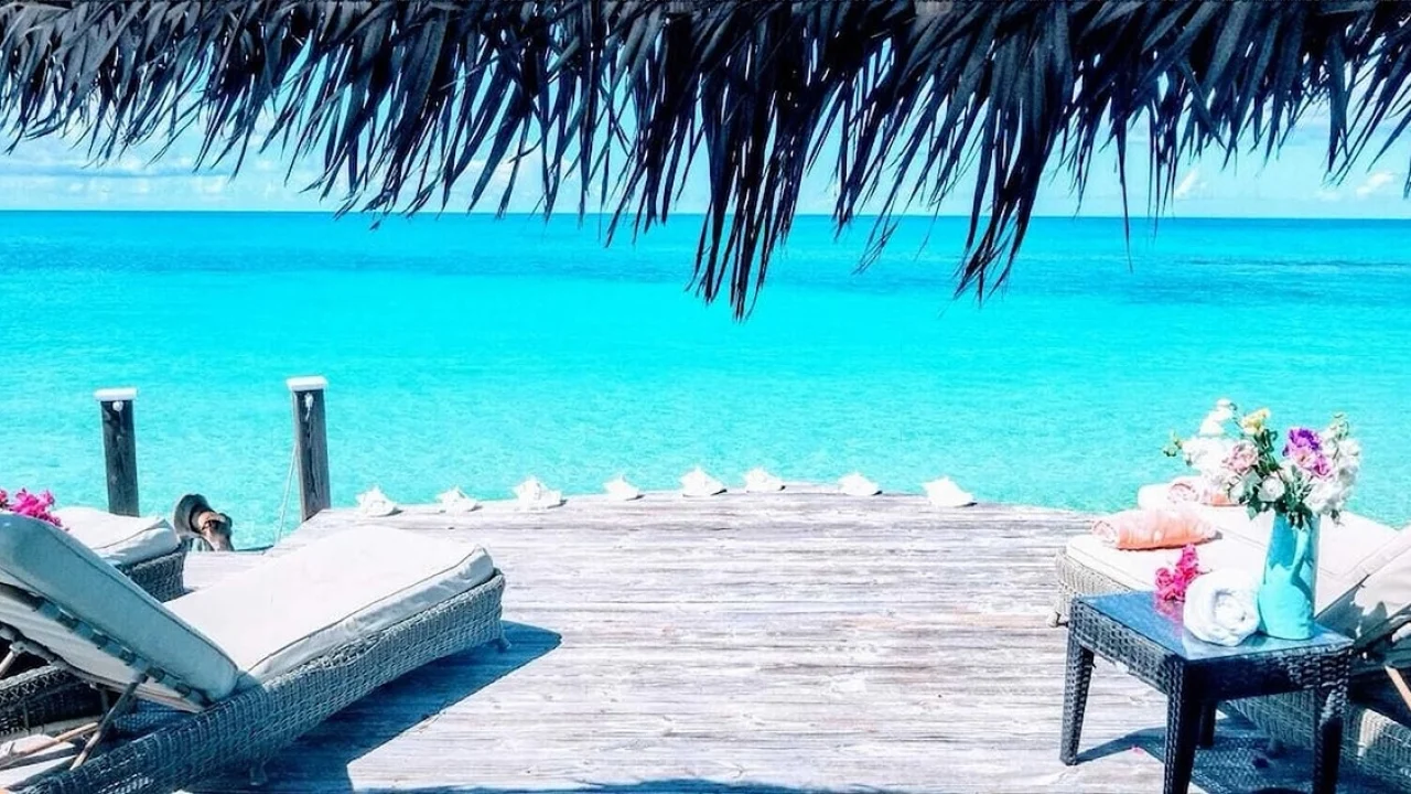 Sugar Beach Villa: Exquisite Beachfront Estate in Little Exuma